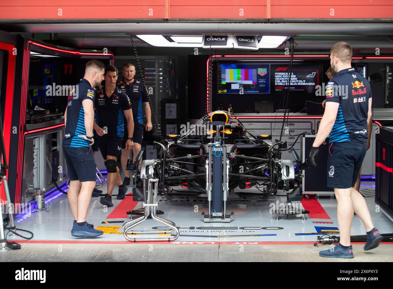 Red Bull Racing mechanic, mecanicien, mechanics garage, box, during the ...
