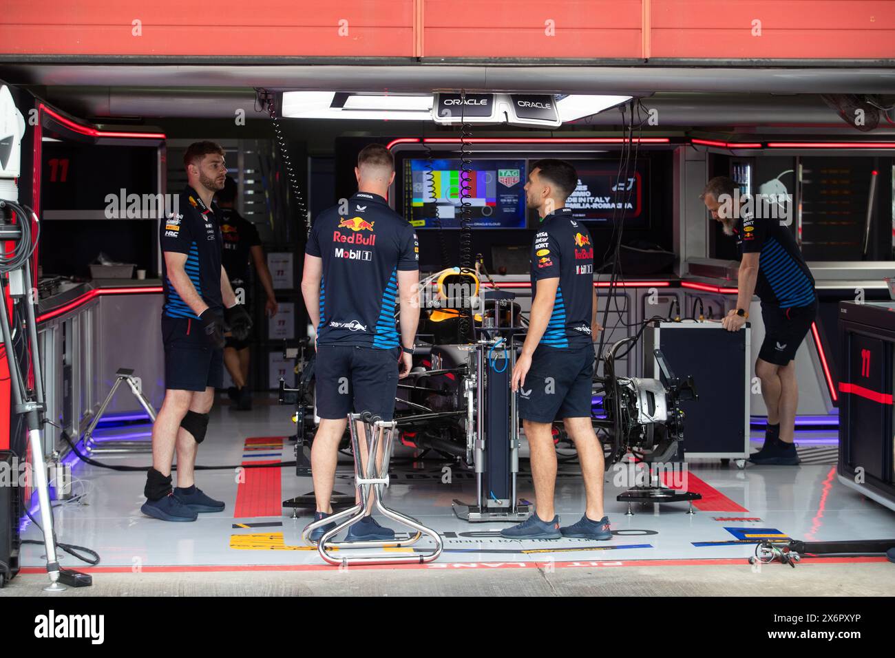 Red Bull Racing mechanic, mecanicien, mechanics garage, box, during the ...