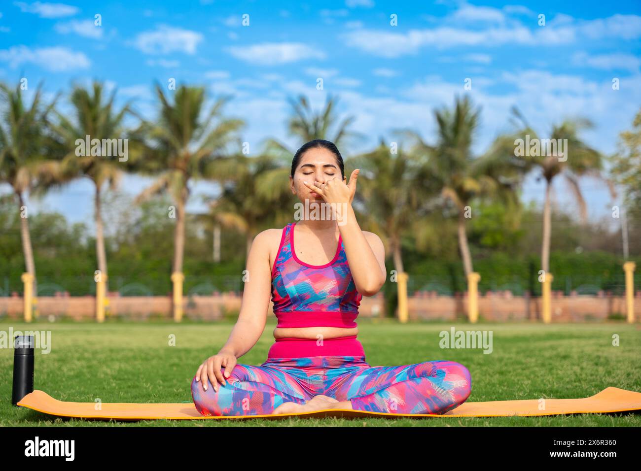 Anulom vilom pranayama hi-res stock photography and images - Alamy