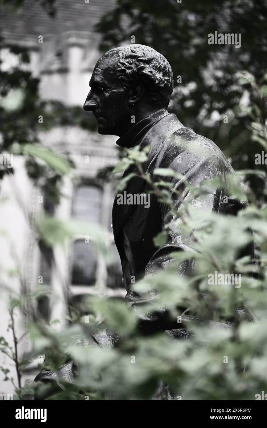 John stuart mill statue hi-res stock photography and images - Alamy