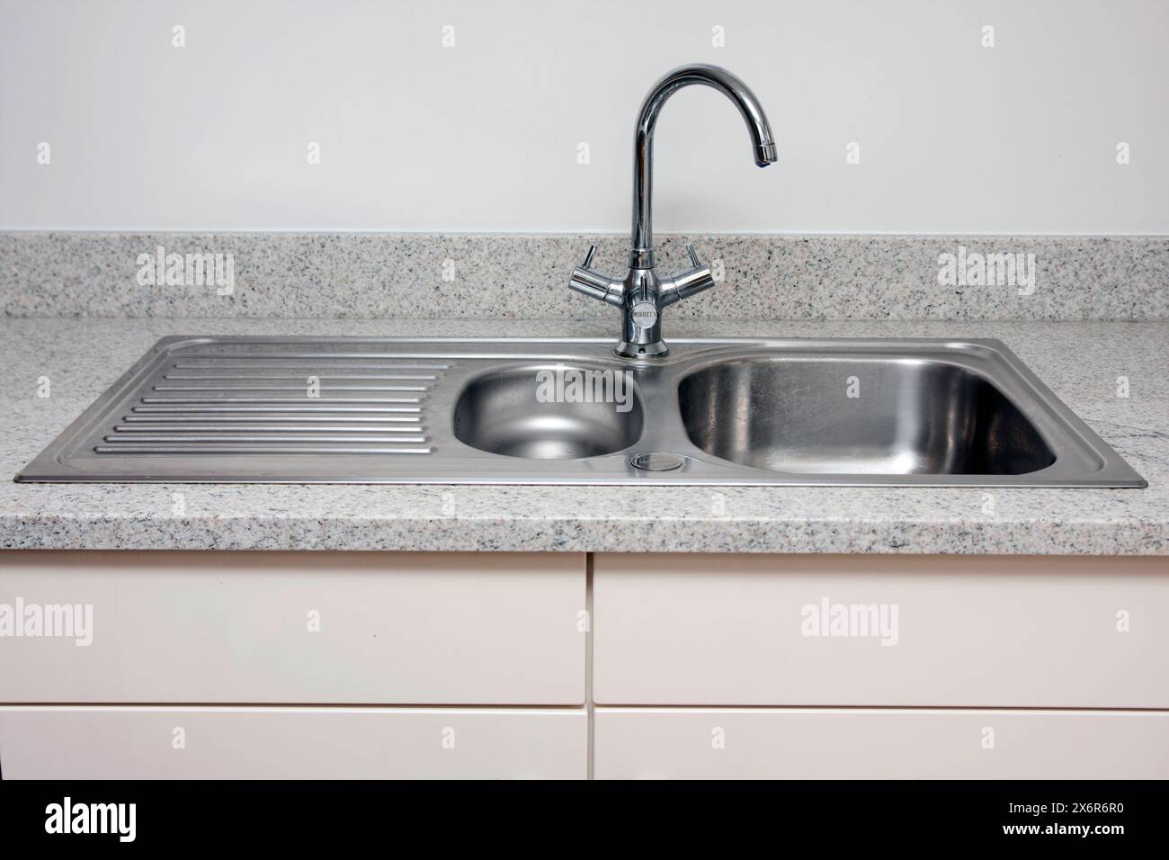 domestic kitchen sink Stock Photo - Alamy