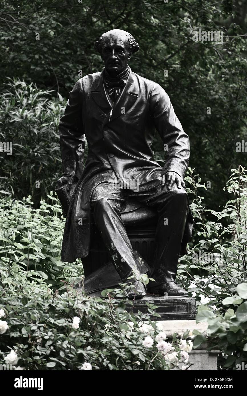 John stuart mill statue hi-res stock photography and images - Alamy