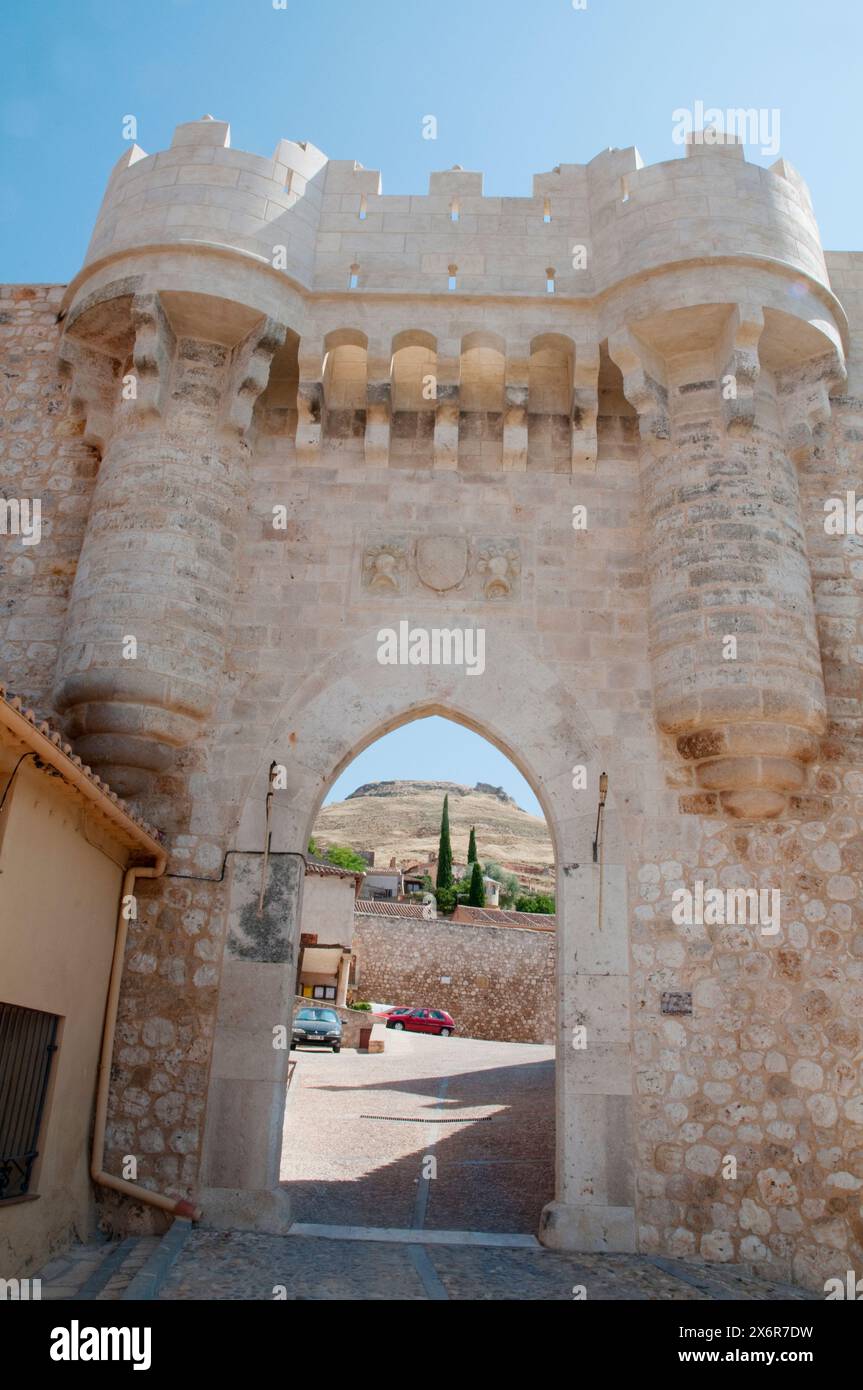 Puertas medievales hi-res stock photography and images - Alamy