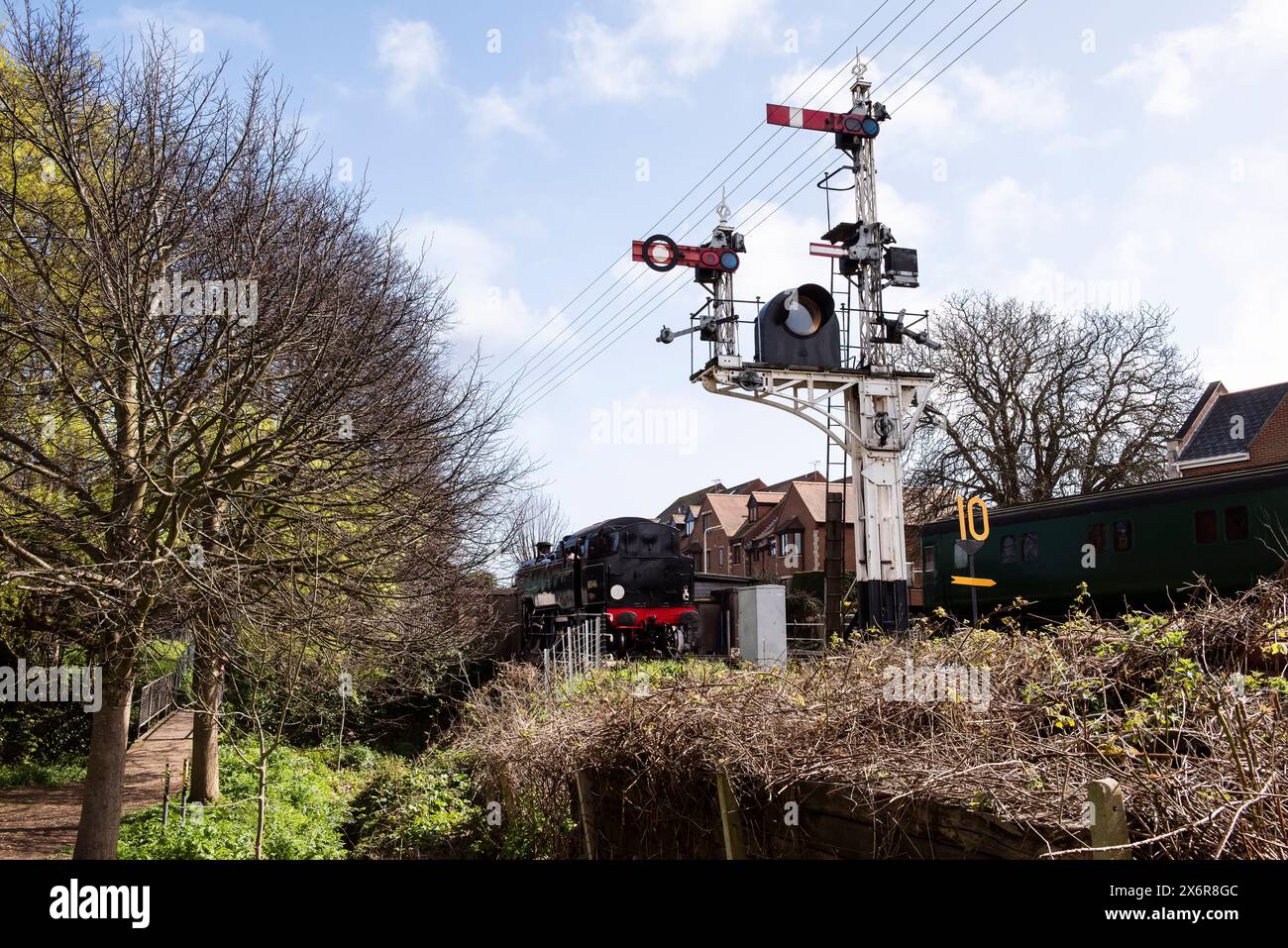 Br standard tank locomotive 80104 renumbered 80146 shunting hi-res ...