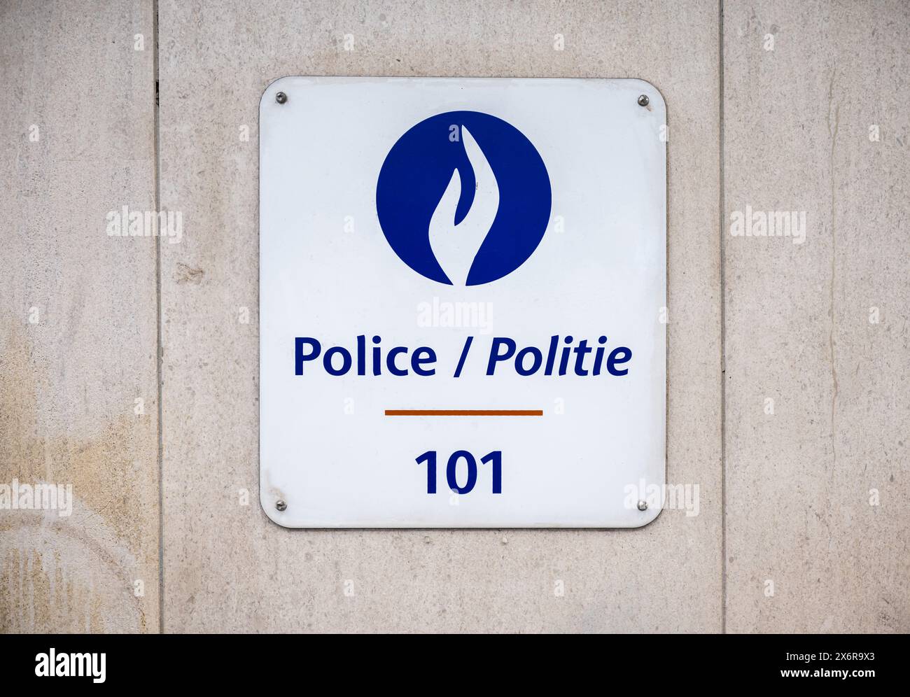 Police 101 sign hi-res stock photography and images - Alamy