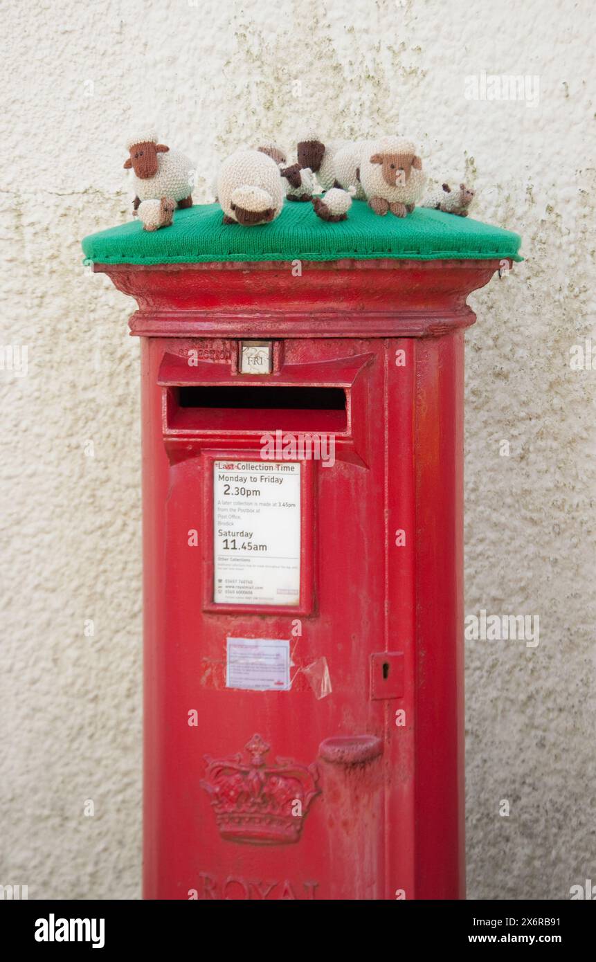 Decorated post box hi-res stock photography and images - Alamy