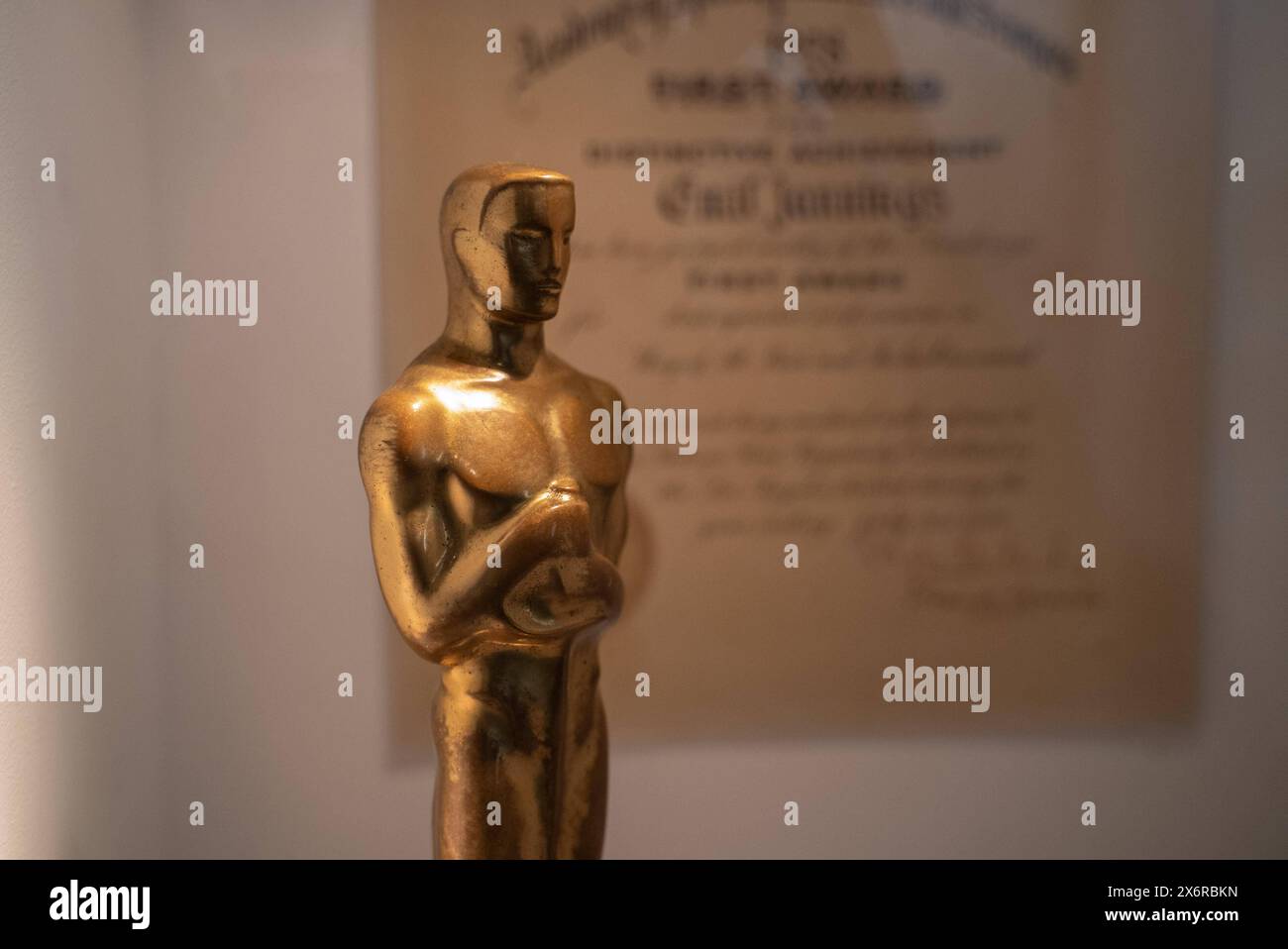 Berlin-Mitte Themenbild - Academy Award of Merit Oscar Emil Jannings im ...