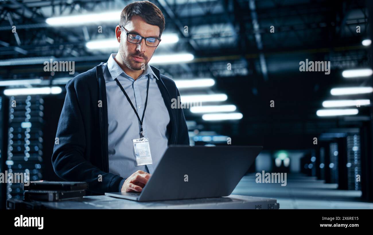 Data center admin using hi-res stock photography and images - Alamy