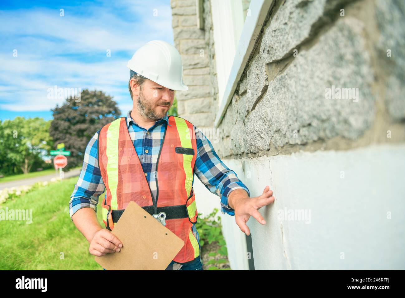 man with hard hat inspecting house concreate Stock Photo - Alamy