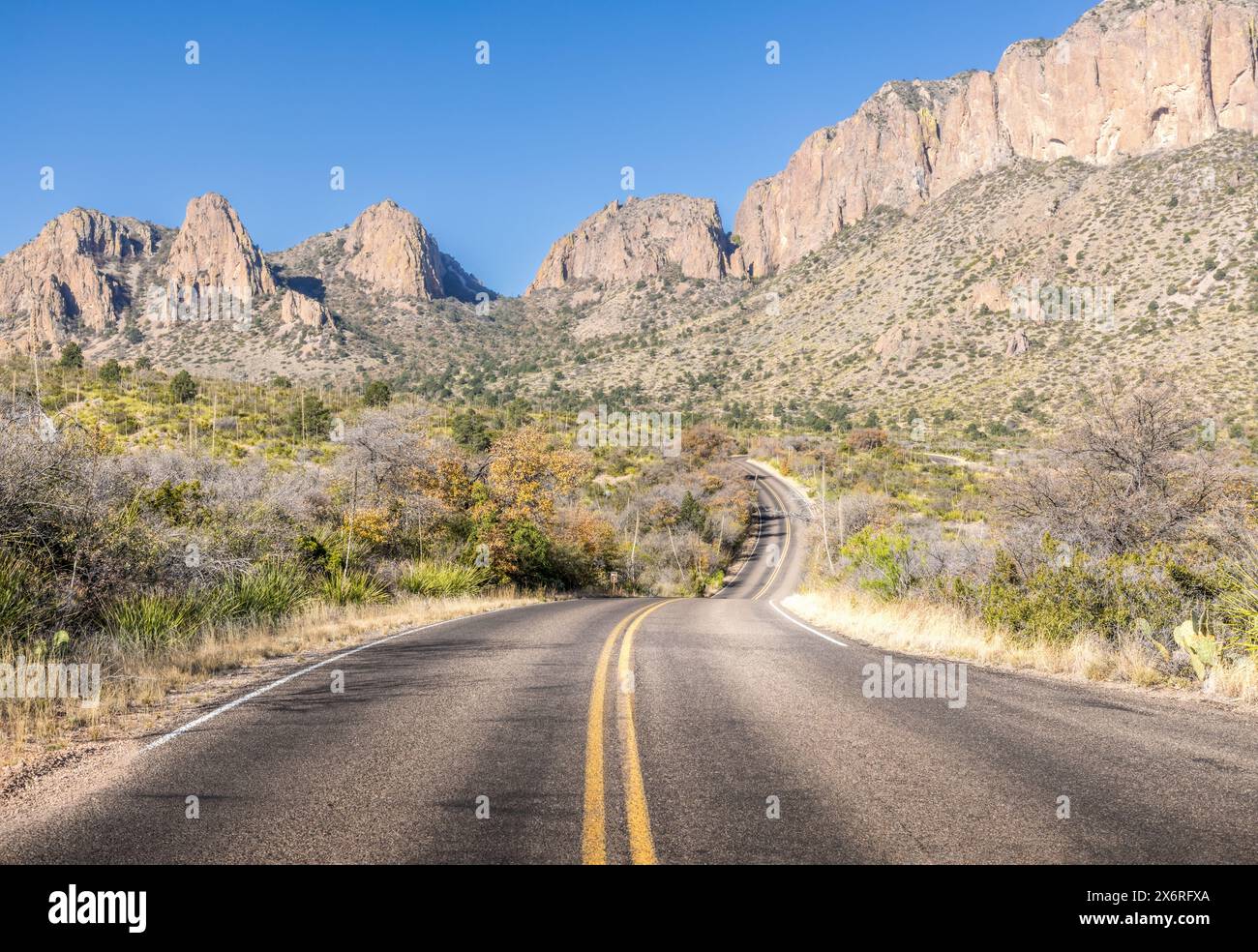 Dramatic road bend hi-res stock photography and images - Alamy