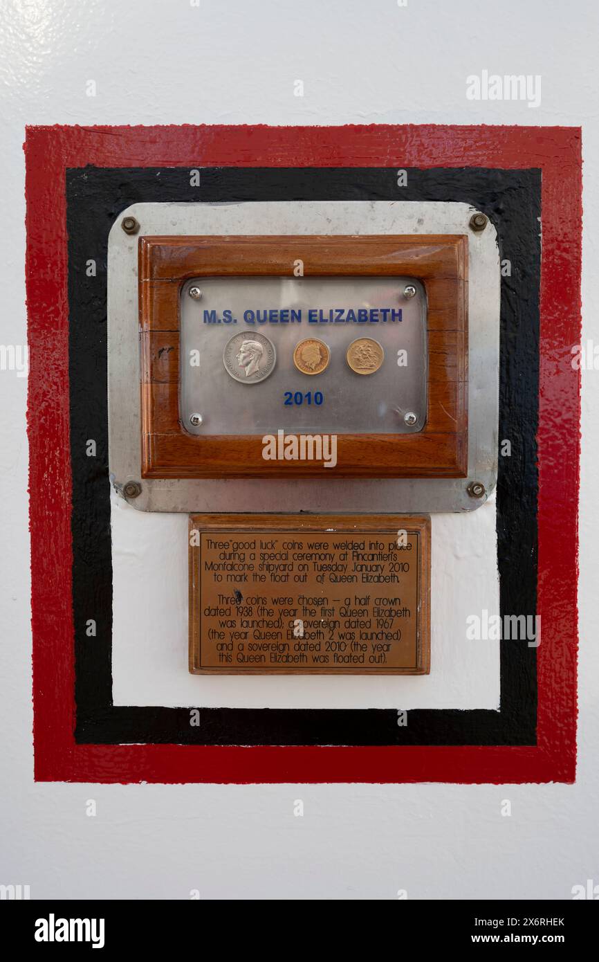 Three good luck coins hi-res stock photography and images - Alamy