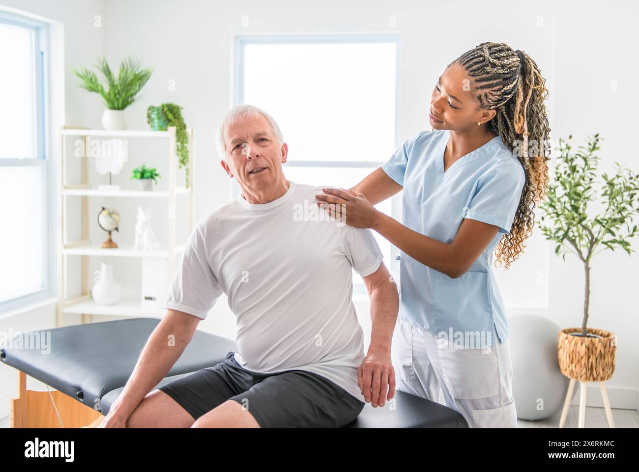 Old man undergoing physiotherapy hi-res stock photography and images ...