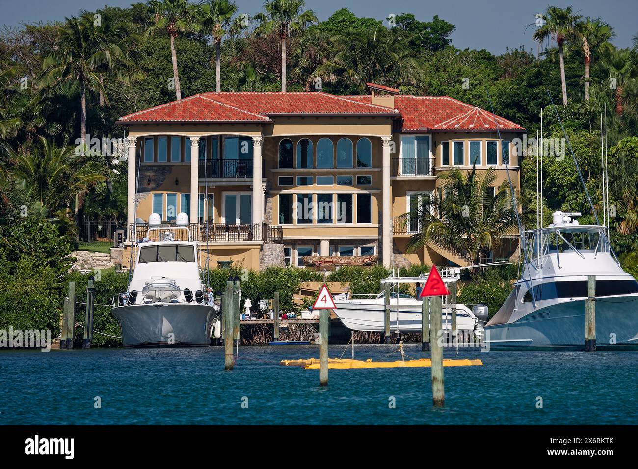 Marks on pilings hi-res stock photography and images - Alamy