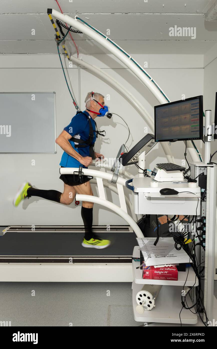 Maximal oxygen consumption determined for an athlete, middle aged man ...