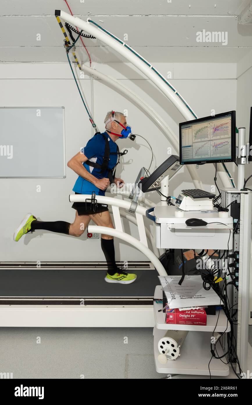Maximal oxygen consumption determined for an athlete, middle aged man ...