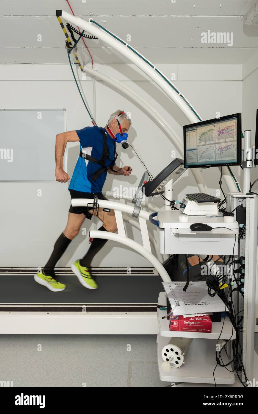 Maximal oxygen consumption determined for an athlete, middle aged man ...