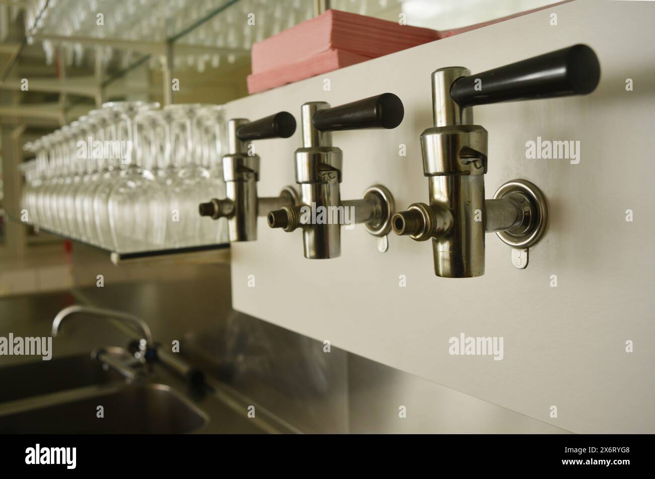 Dispensing system with sink and wine glasses Gastronomy symbol Stock ...