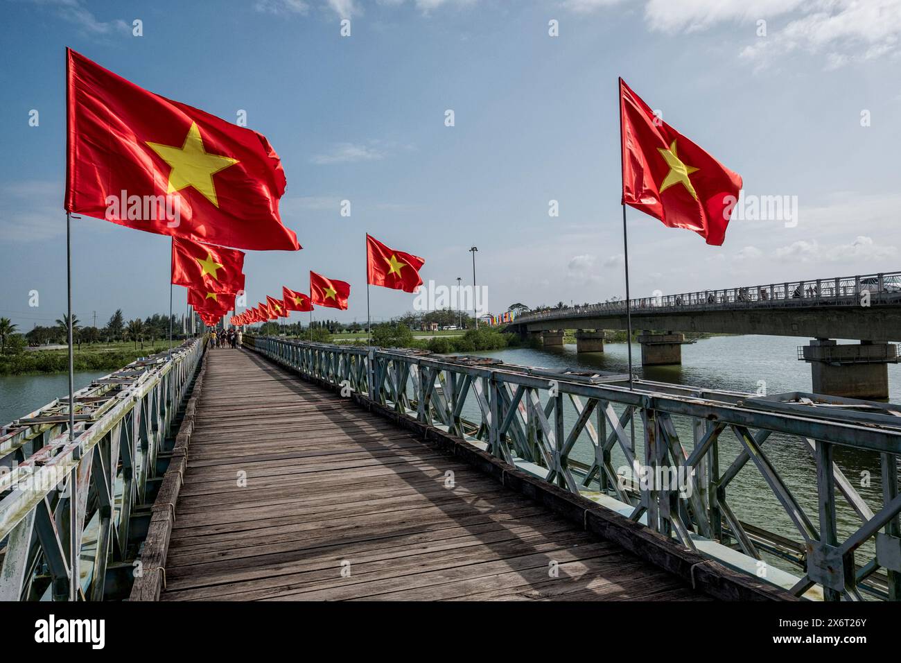 Hien Luong bridge, Vietnam, 17th parallel, bridge between North and ...