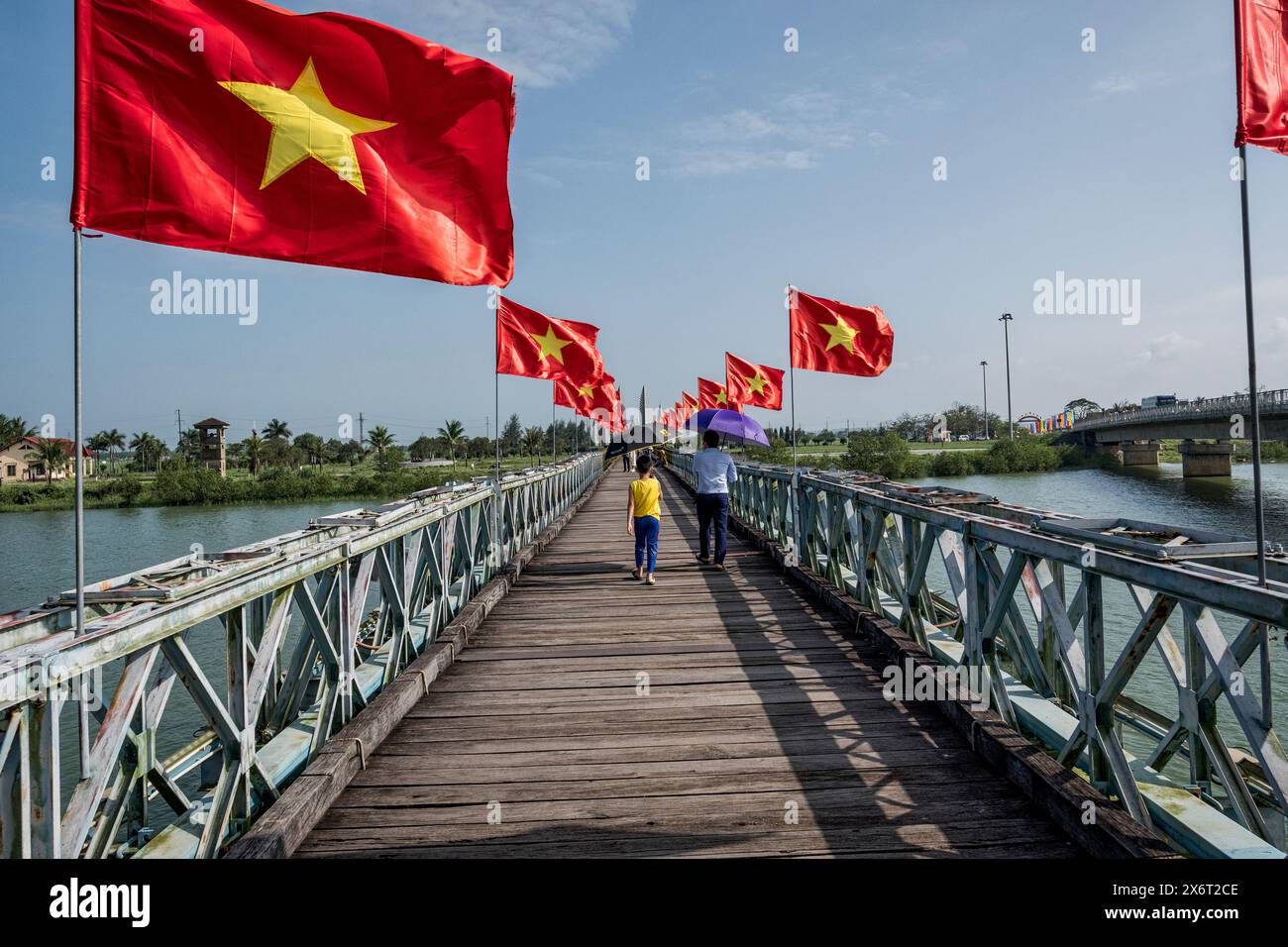 Hien Luong bridge, Vietnam, 17th parallel, bridge between North and ...
