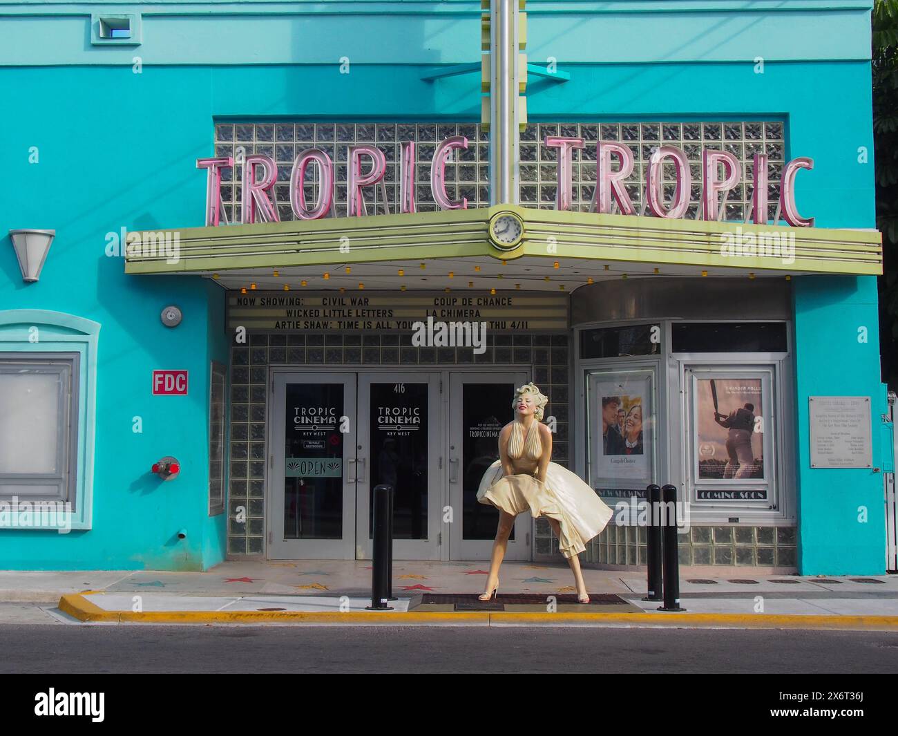 Tropic cinema and marilyn monroe statue hi-res stock photography and images - Alamy