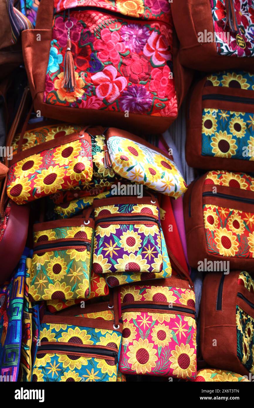 Antigua estación de autobuses hi-res stock photography and images - Alamy