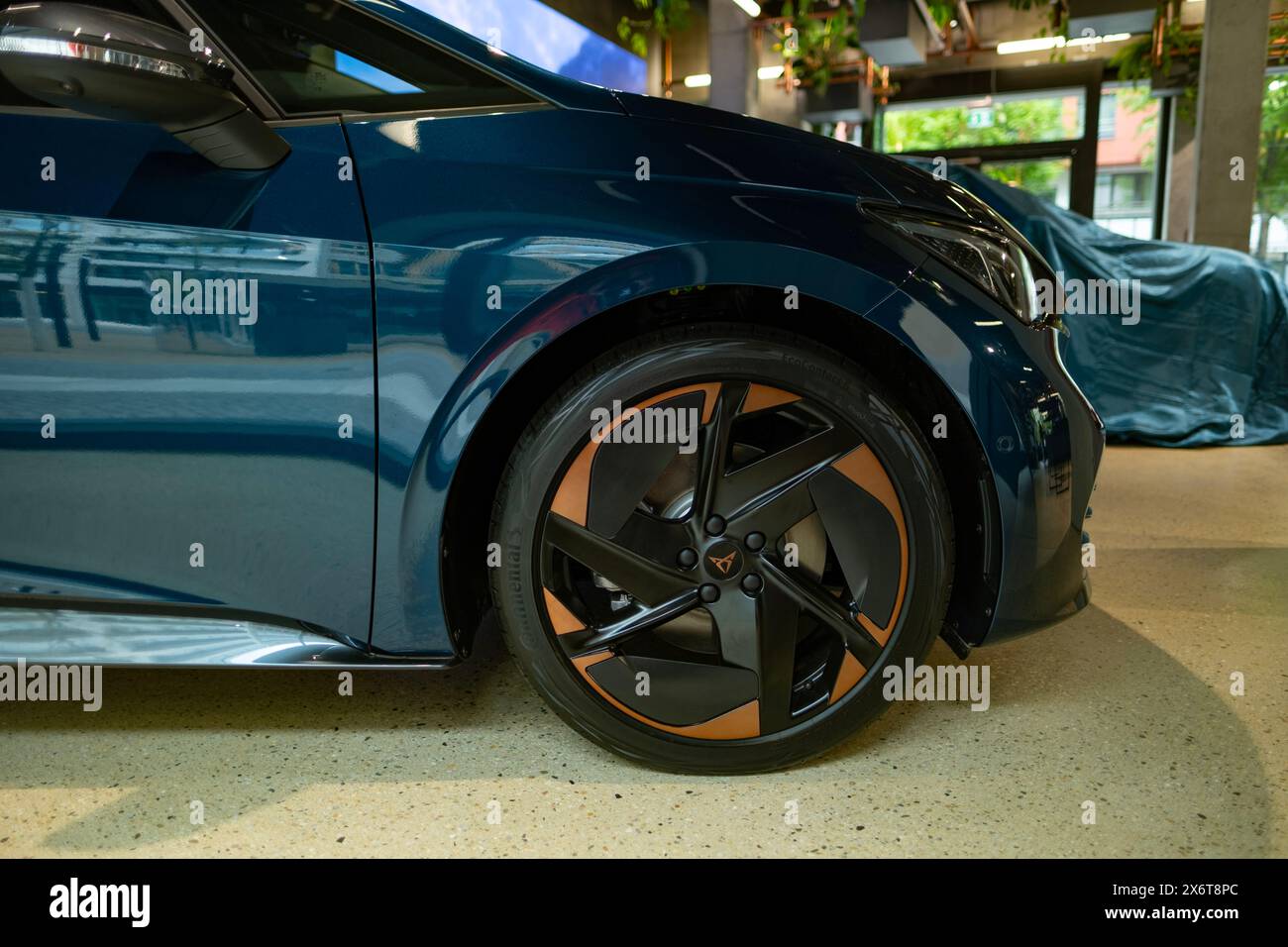 wheel, cap blue fully electric CUPRA Born, Spanish counterpart VW ID.3 ...