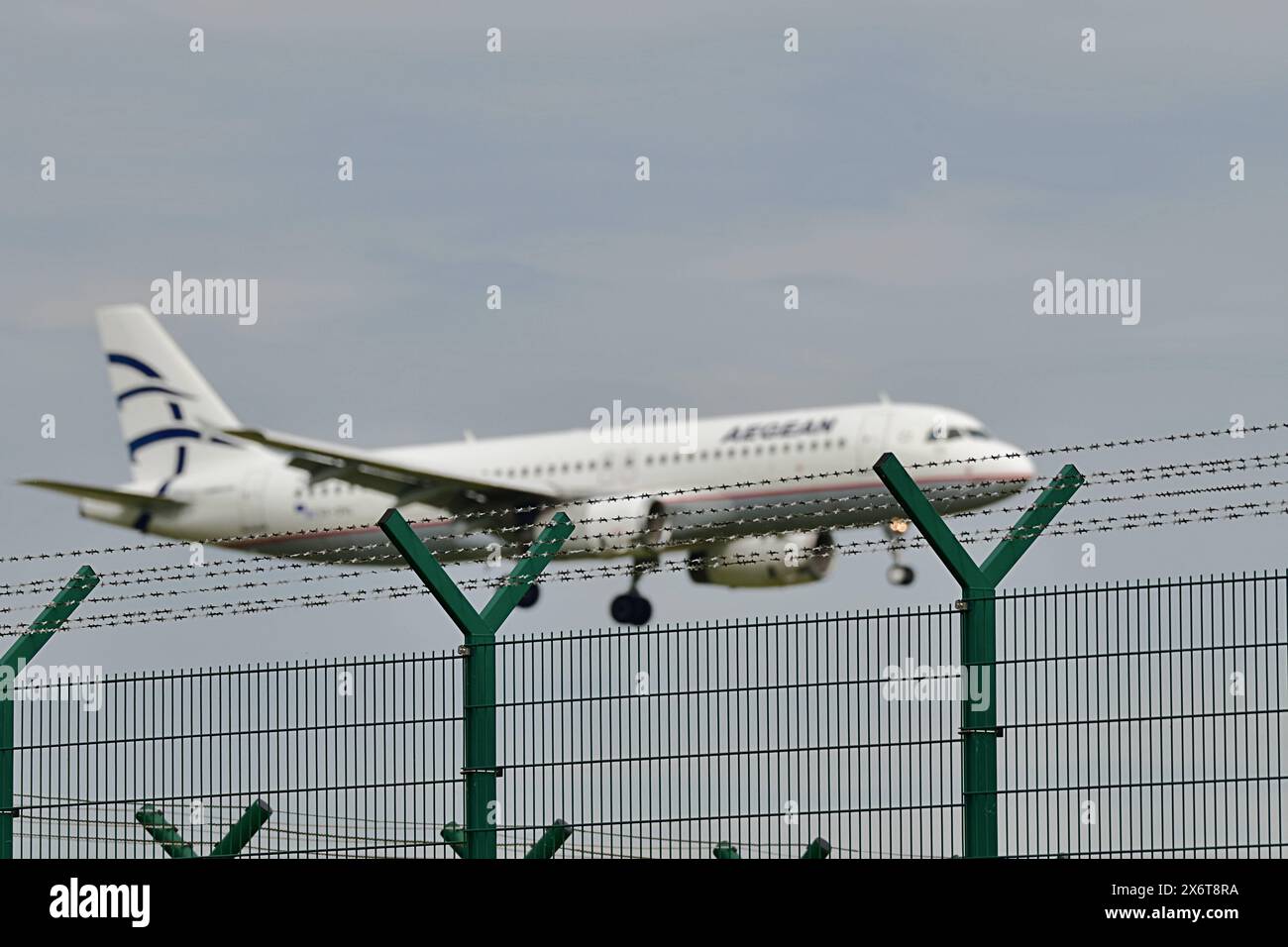 15.5.2024 Abschiebeflug Symbol. Abschiebeflug Landendes Flugzeug hinter ...