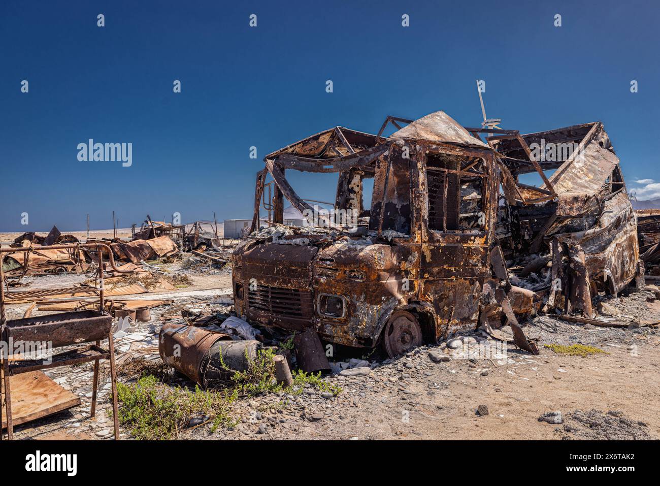 83 / 5.000 A scrapyard on Fuerteventura, mad max, dystopia, rust ...