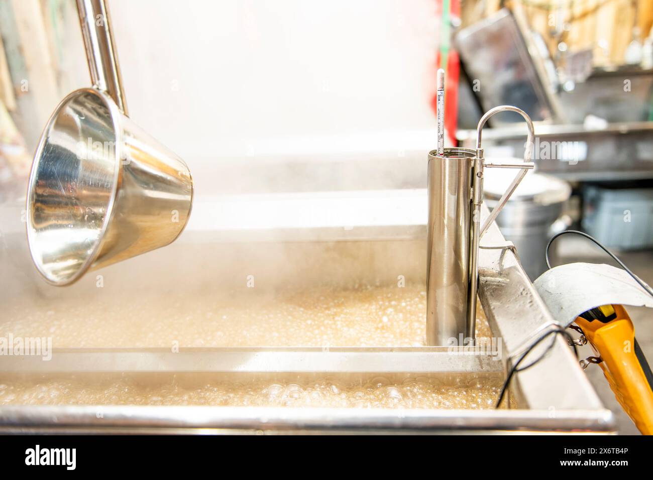 Sugar maple tree sap boiling hi-res stock photography and images - Alamy