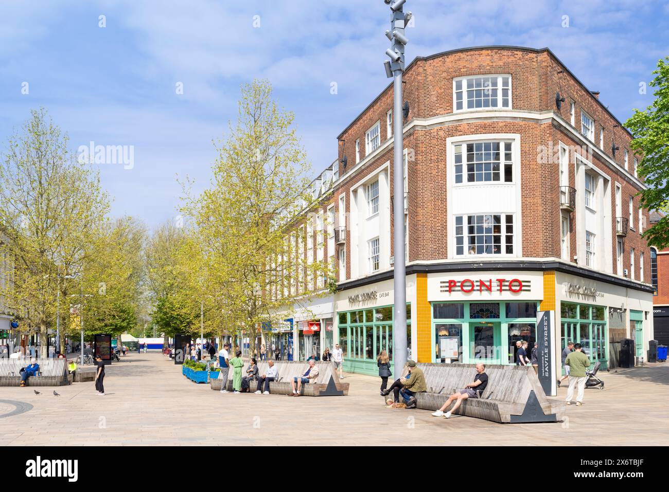 Hull City Centre Queen Victoria Square with Ponto Lounge restaurant and ...