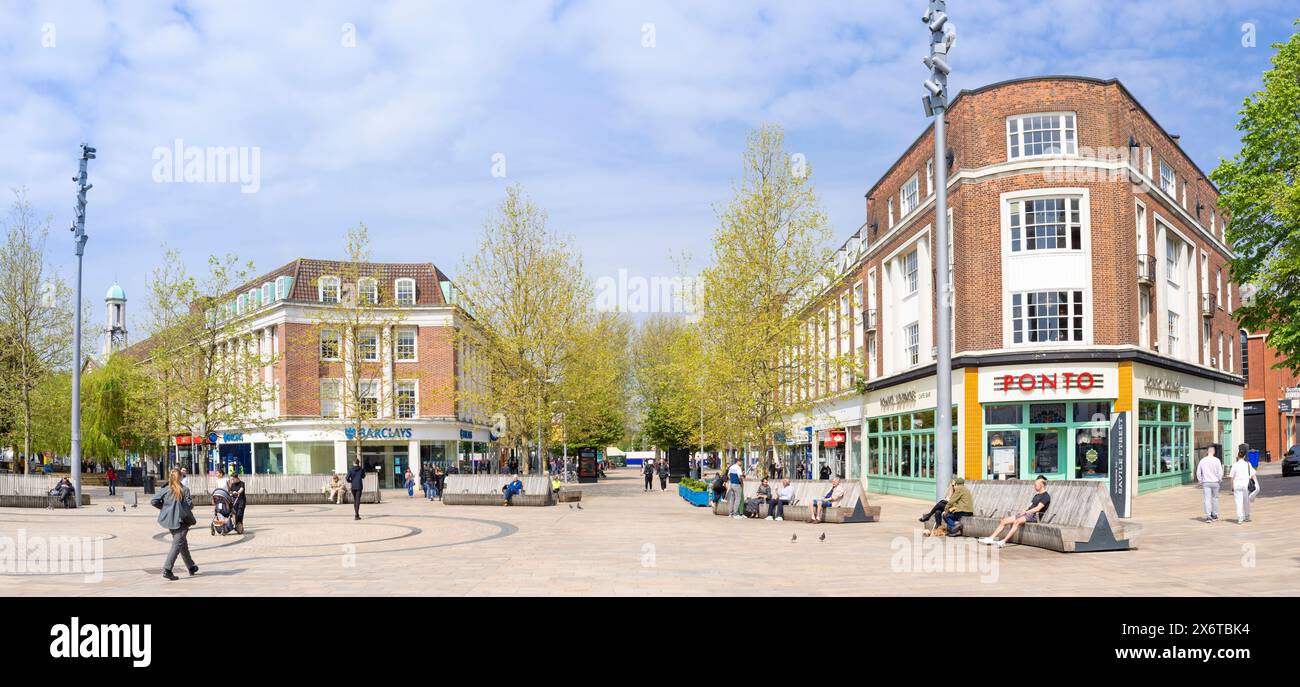 Hull City Centre Queen Victoria Square with Ponto Lounge restaurant and ...