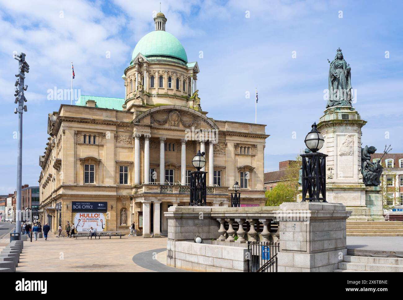Hull City Hall in Queen Victoria Square with Queen Victoria Statue Kingston upon Hull Yorkshire ...