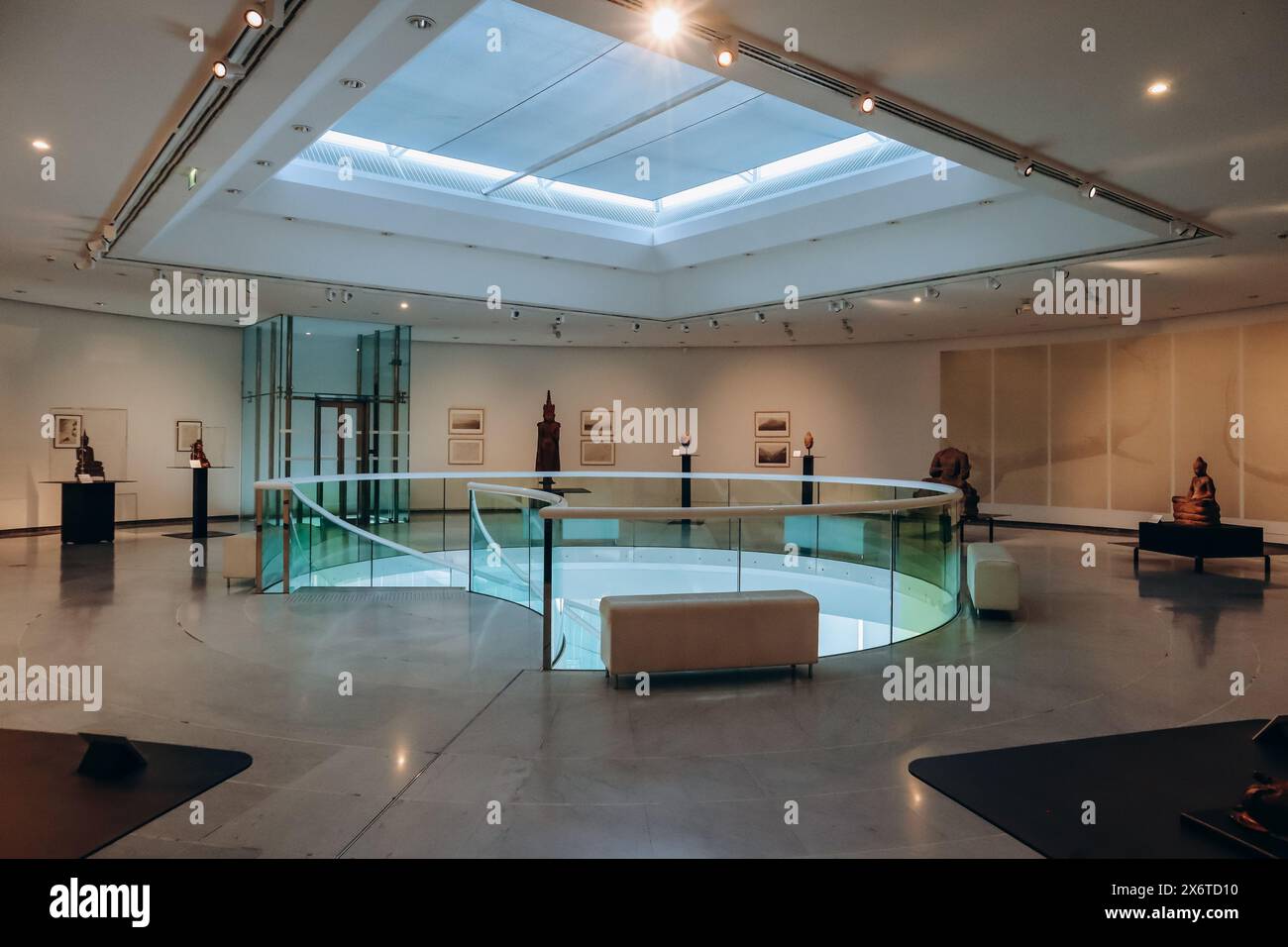 Asian visuals hi-res stock photography and images - Alamy