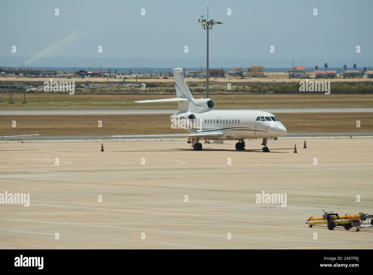 Aircraft on stand hi-res stock photography and images - Alamy