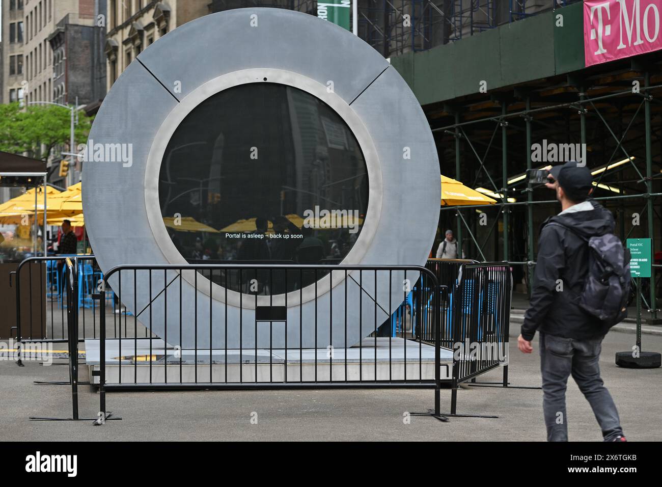 Sidewalk ‘Portal’ that links with direct connection between Dublin ...