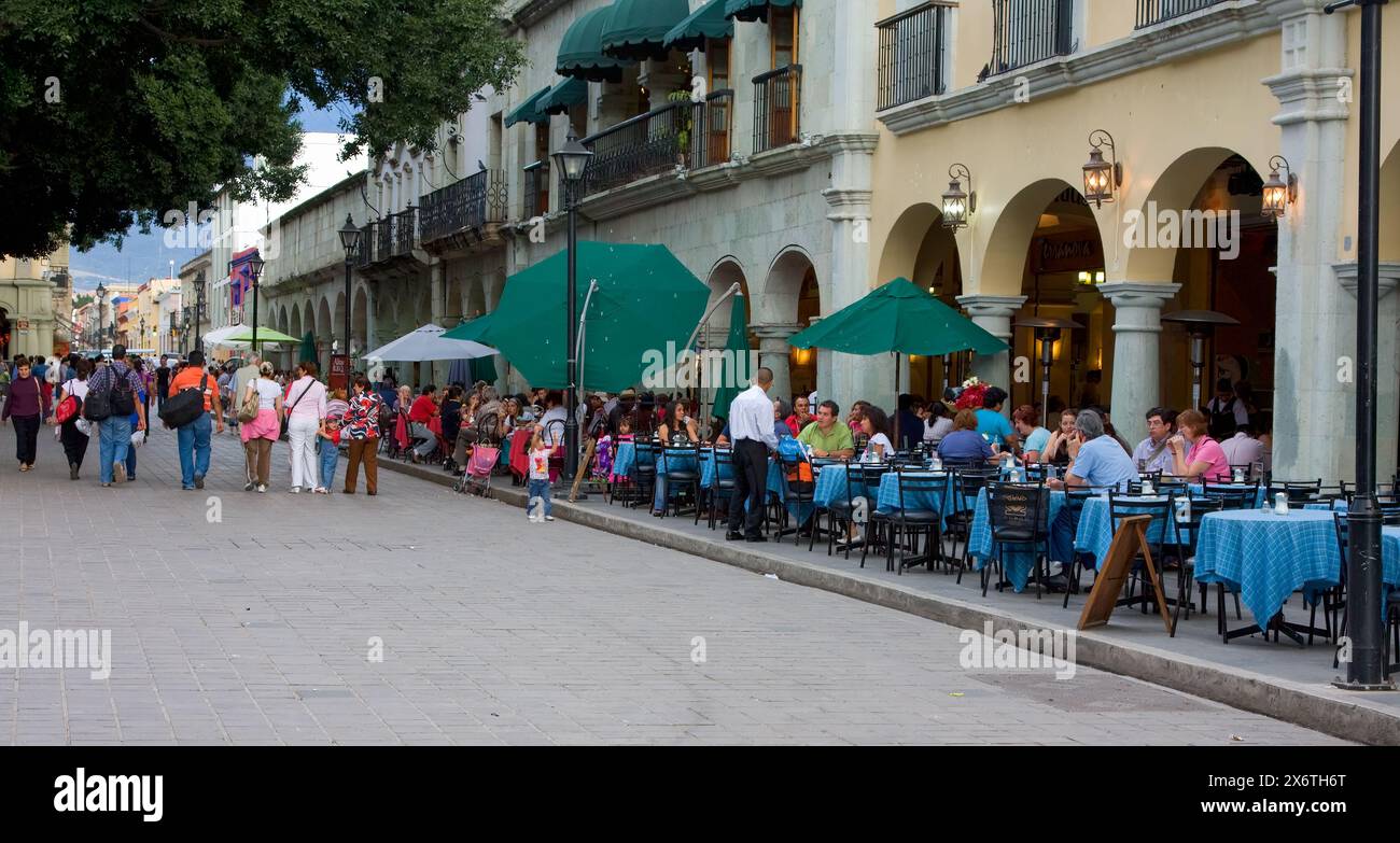 Oaxaca, Mexico, North America. Sidewalk Cafe at the Zócalo (Town Square ...
