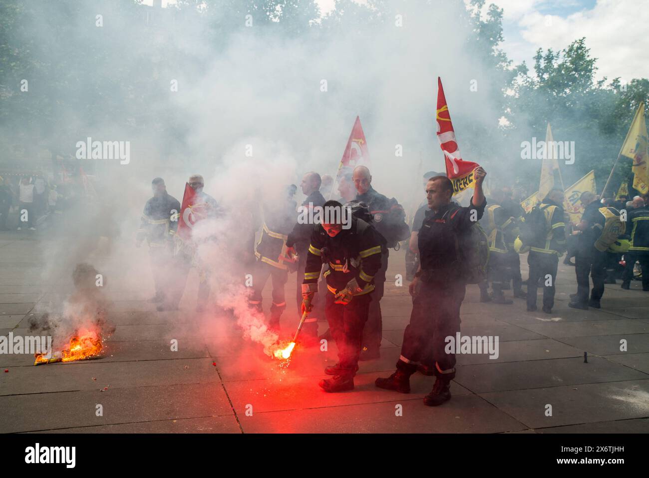 Paris, France. 16th May, 2024. Firefighters during a nationwide protest ...