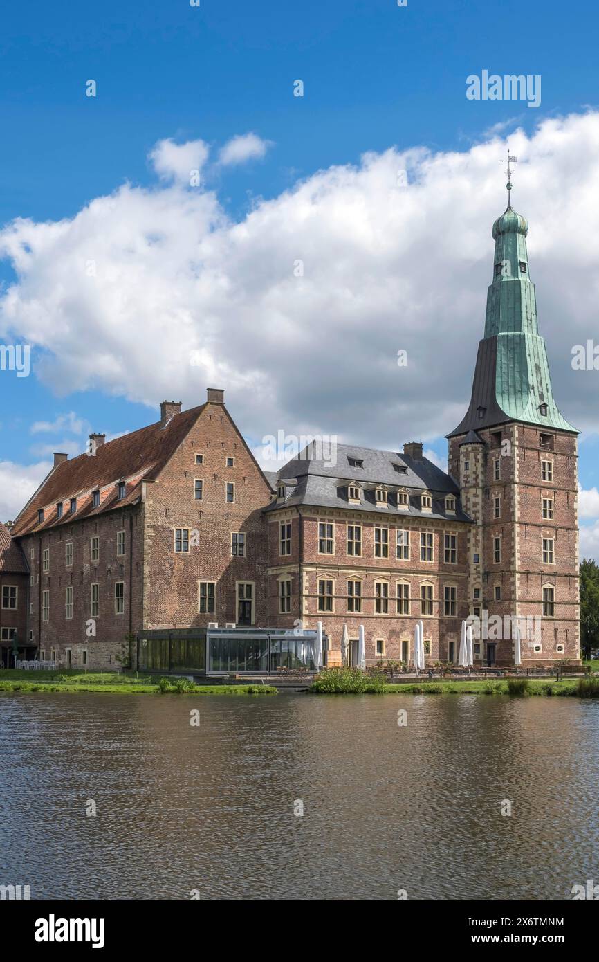 Historic moated castle, Renaissance Raesfeld Castle, Freiheit Raesfeld ...