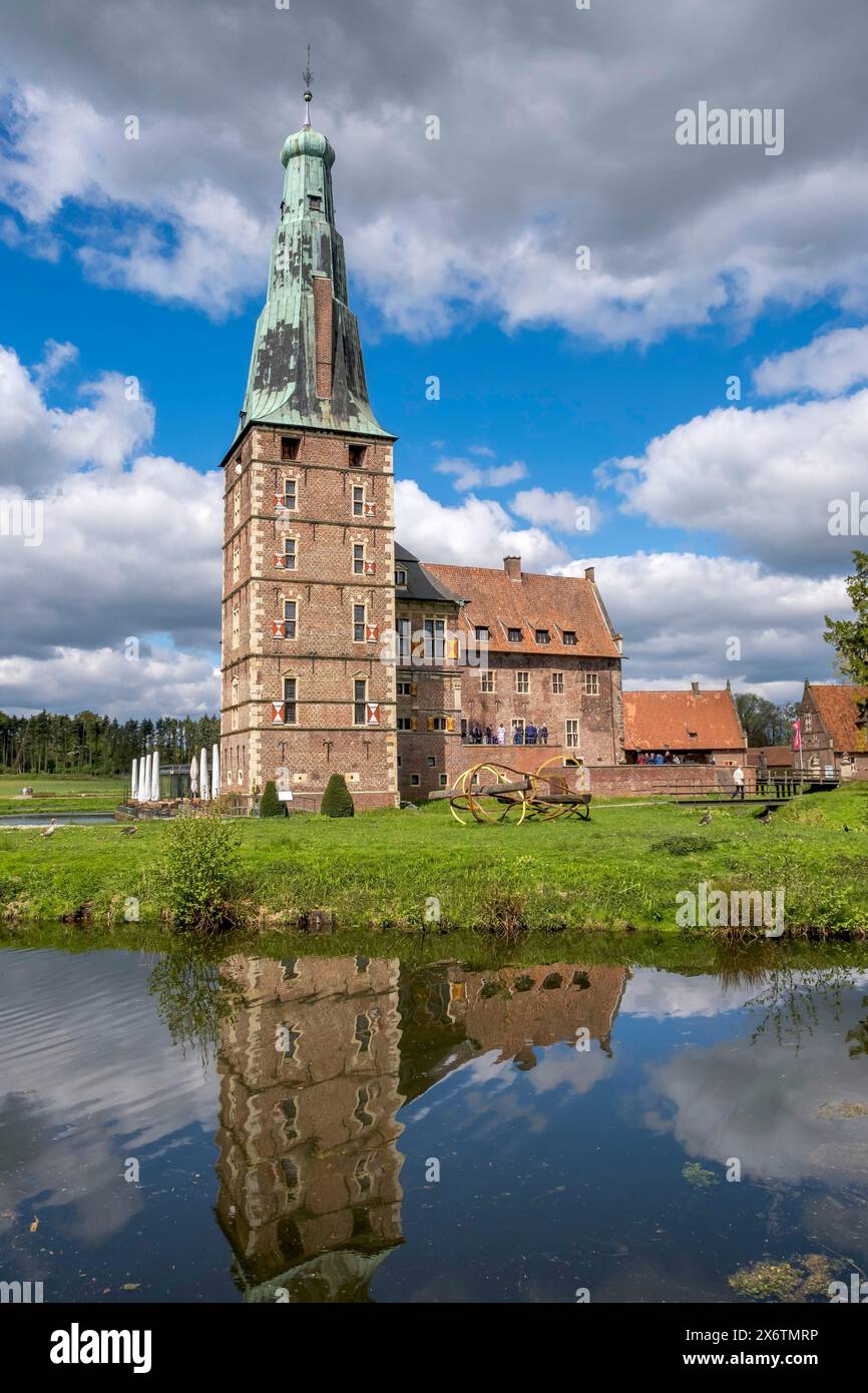 Historic moated castle, Renaissance Raesfeld Castle, Freiheit Raesfeld ...
