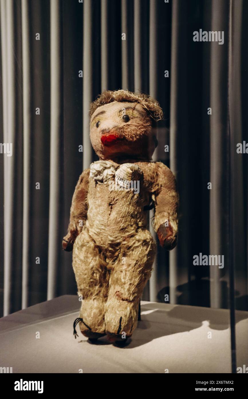 Cone shaped bras hi-res stock photography and images - Alamy