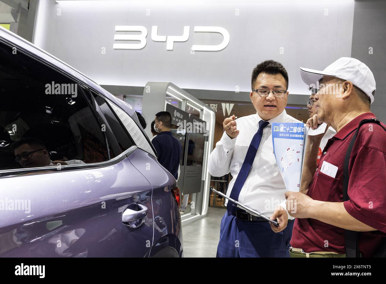 Byd stand hi-res stock photography and images - Alamy