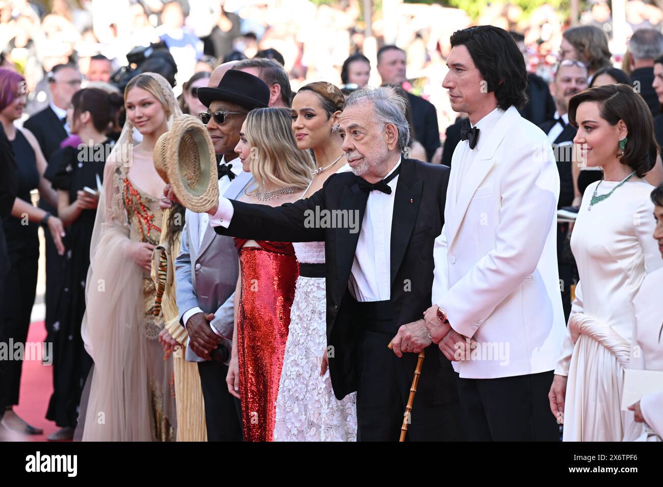 (left to right) Grace Van der Waal, Giancarlo Esposito, Chloe Fineman ...