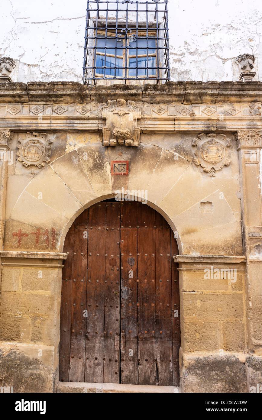 Facade of a deteriorated palace hi-res stock photography and images - Alamy