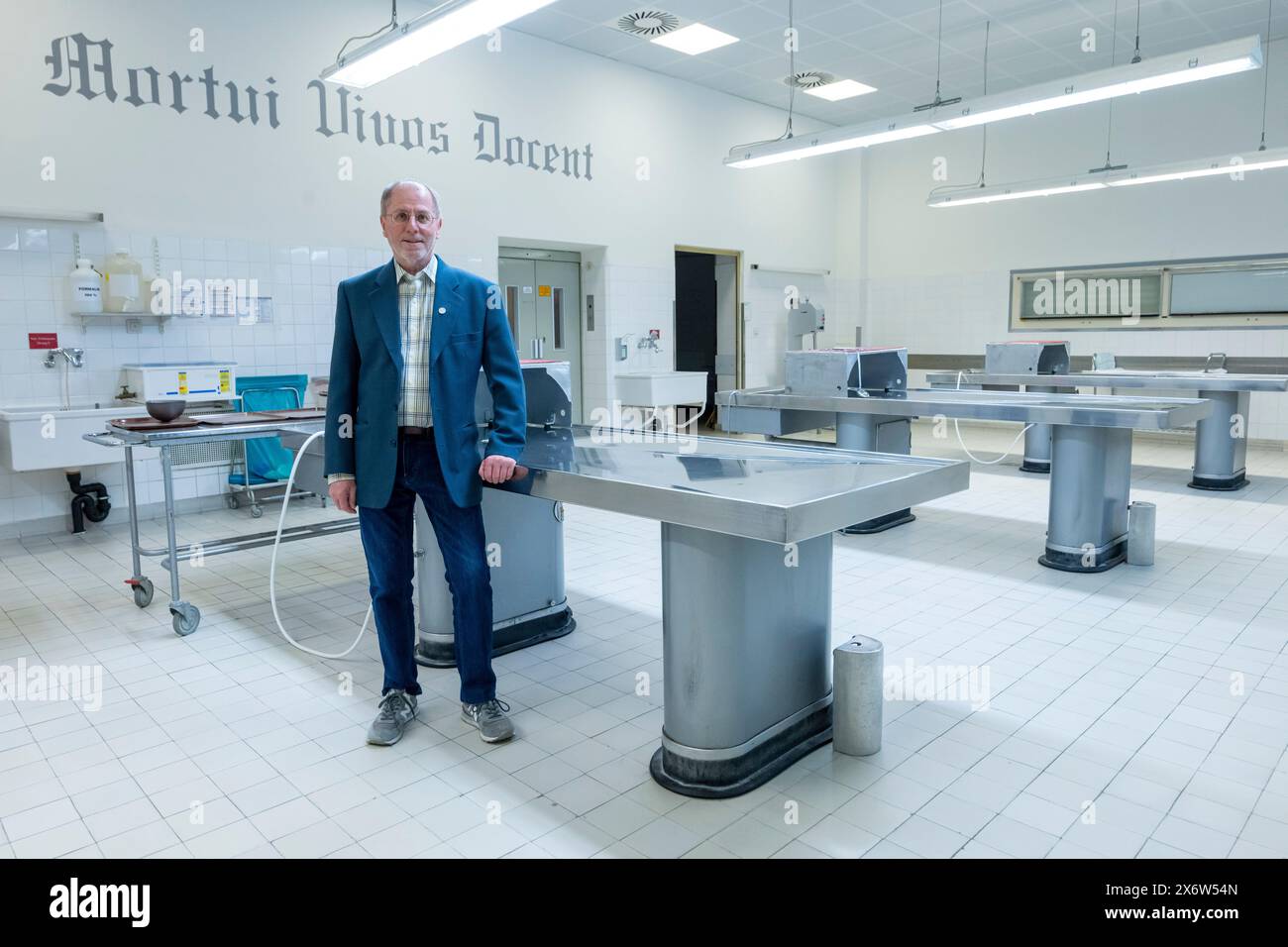 Cadaver dissection hi-res stock photography and images - Alamy