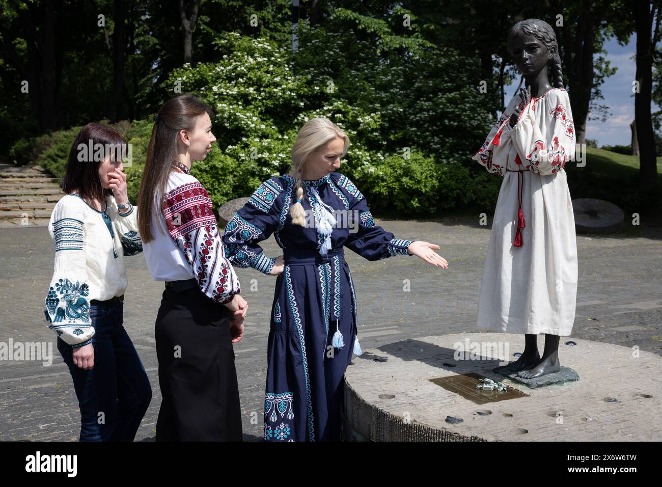 Women dressed in vyshyvankas (a Slavic traditional clothing that ...