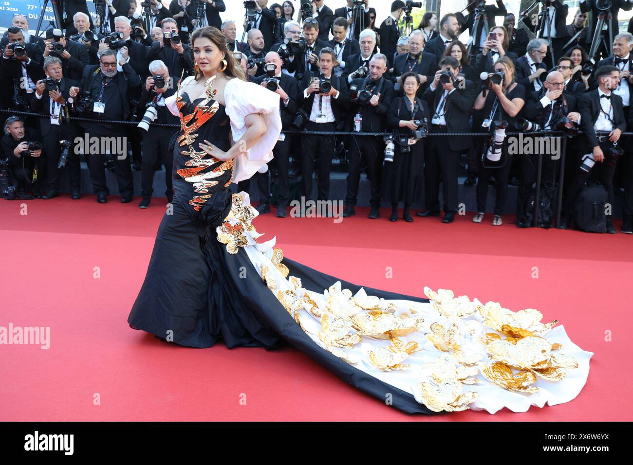 CANNES, FRANCE - MAY 16: Aishwarya Rai Bachchan attends the ...