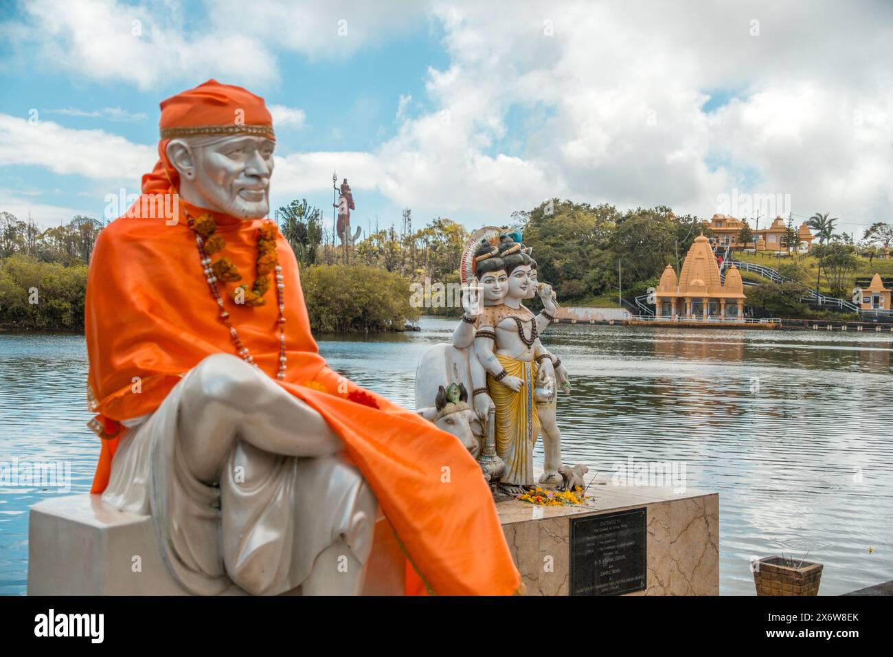 Ganga Talao or Grand Bassin in Mauritius - the biggest hundu temple ...