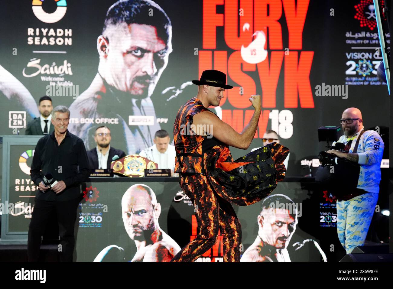 Tyson Fury (centre) and Oleksandr Usyk during a press conference at ...