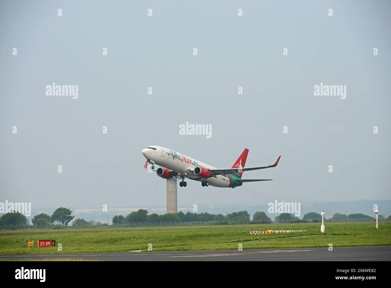 ALBA STAR Airlines Boeing 737-800, EC-MUB, lifting off from runway 09 ...