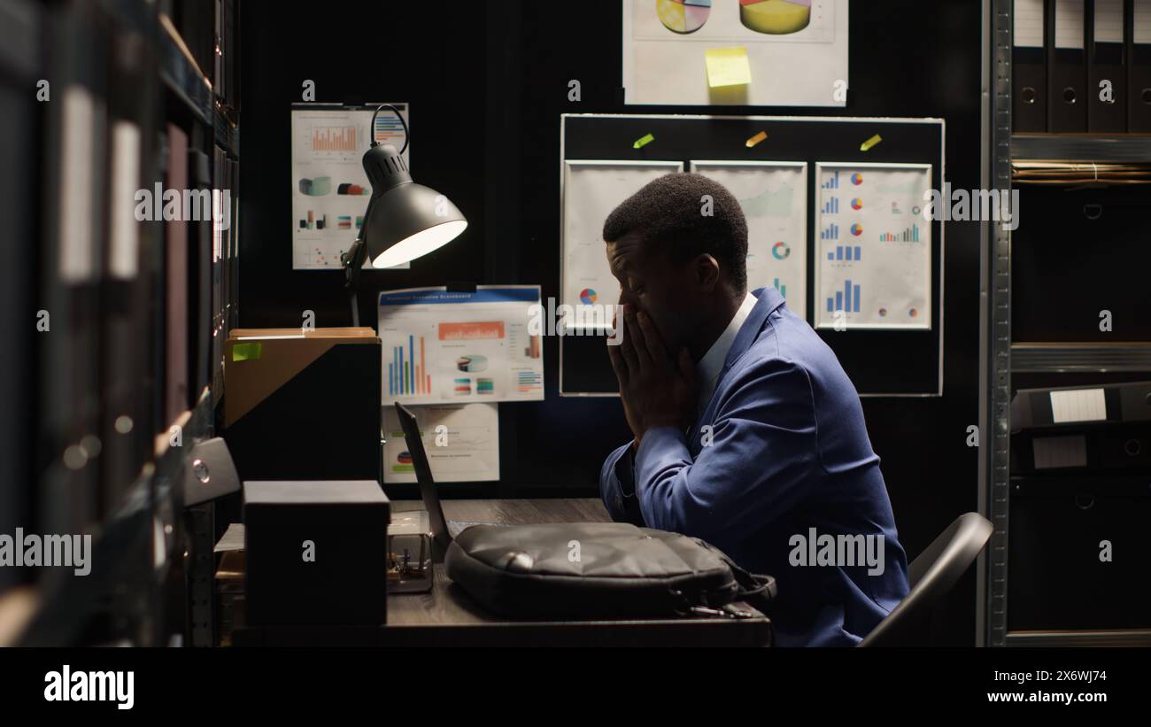 Law enforcement bag holding hi-res stock photography and images - Alamy